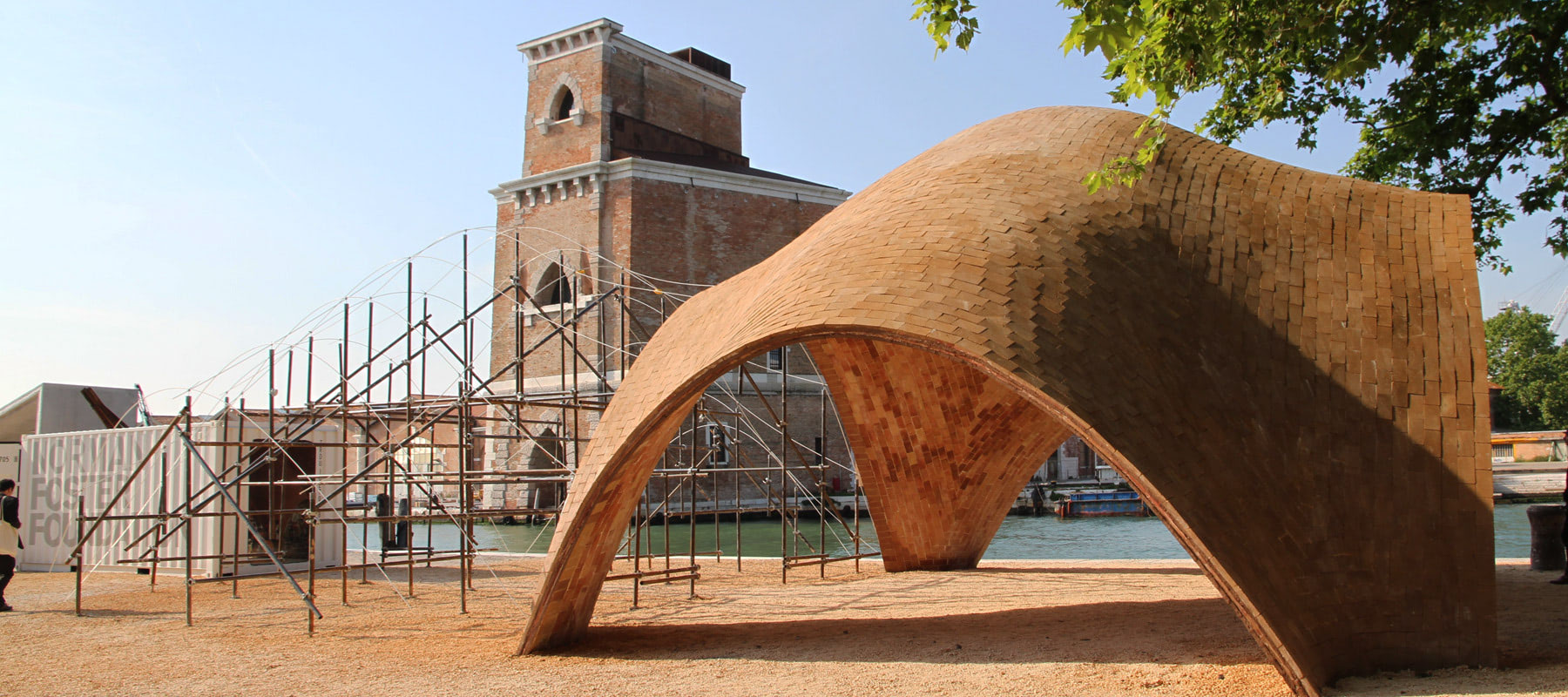 Foster’s Prototype for a Droneport | Next Nature